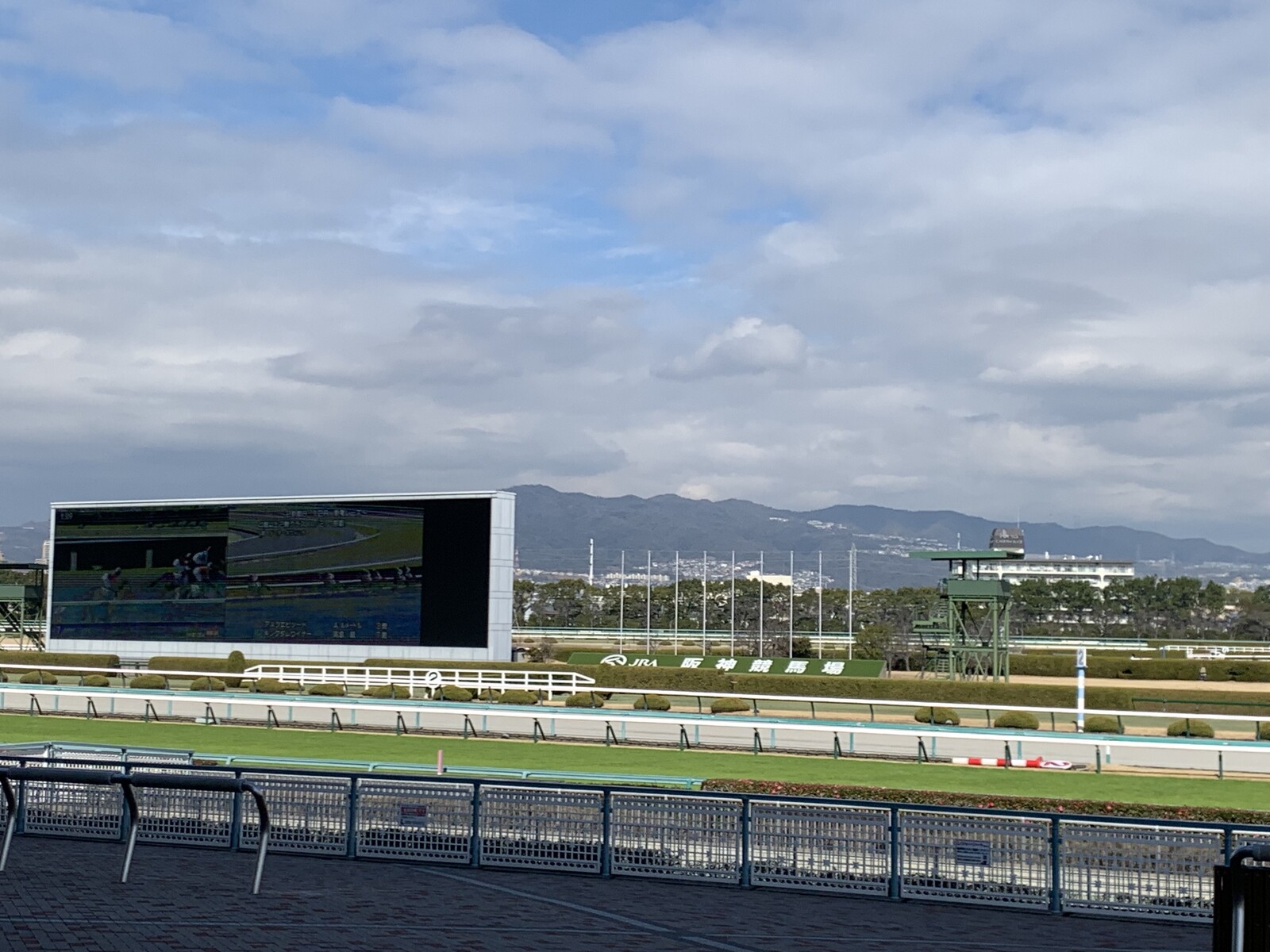 阪神競馬場 | BRALI 宝塚